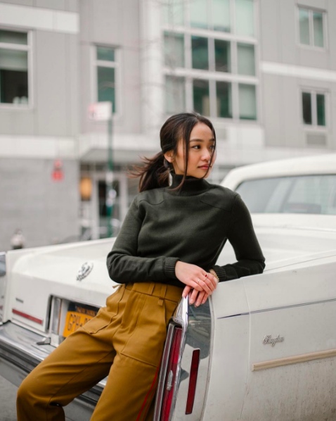 How to Pose for Outfit Photos and ALWAYS Look Good | Luulla